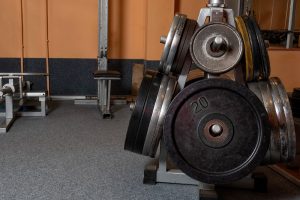 What Does Re-Racking Weights Mean? Gym Etiquette Explained - Inspire US